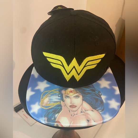 DC Comics | Accessories | Dc Comics Wonder Woman Unisex Bioworld ...